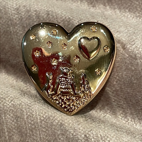 Dreamworks | Jewelry | Vintage Shrek Dreamworks Variety Club Pin Fiona ...